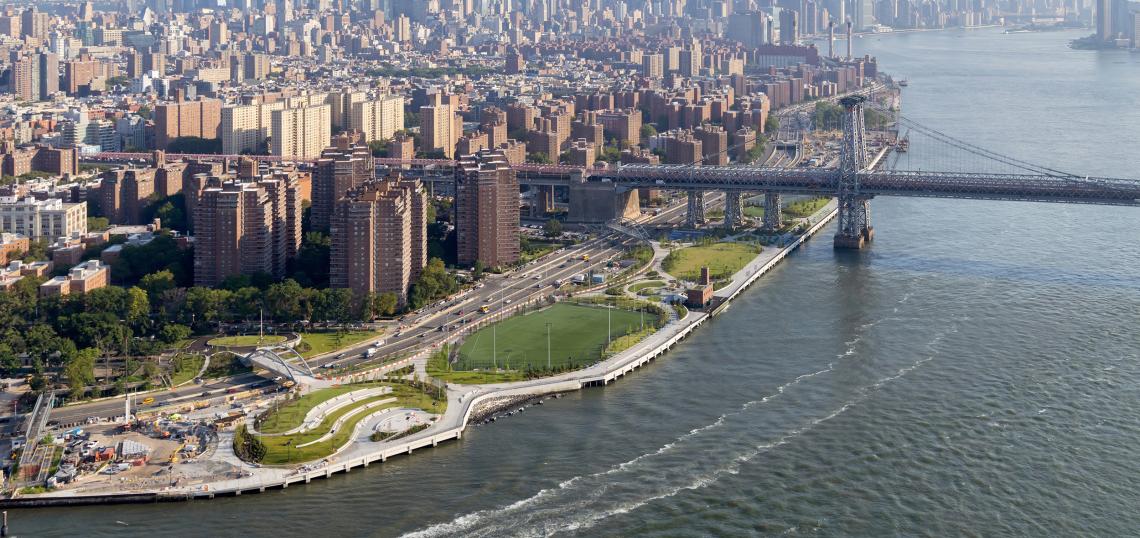 Aerial perspective on the “Parkipelago” on Manhattan’s East River ...
