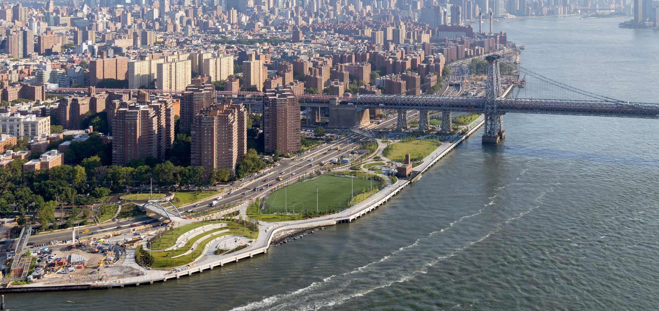 Aerial perspective on the “Parkipelago” on Manhattan’s East River ...
