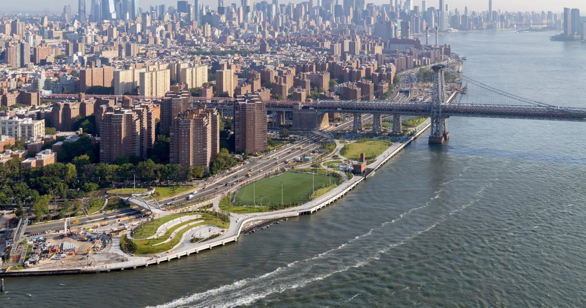 Aerial perspective on the “Parkipelago” on Manhattan’s East River ...